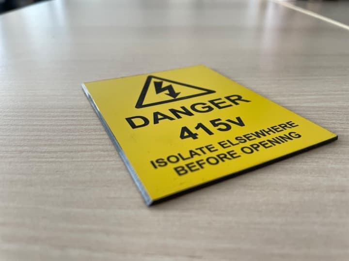 MINIVEEZ: Precision Edge Beveling Made Easy—Even on Plastic | BEVEL